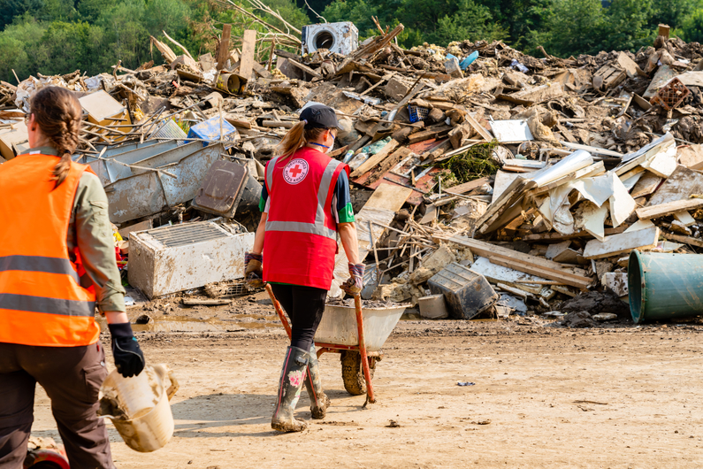 Experience in floods response feeding the disaster management system ...